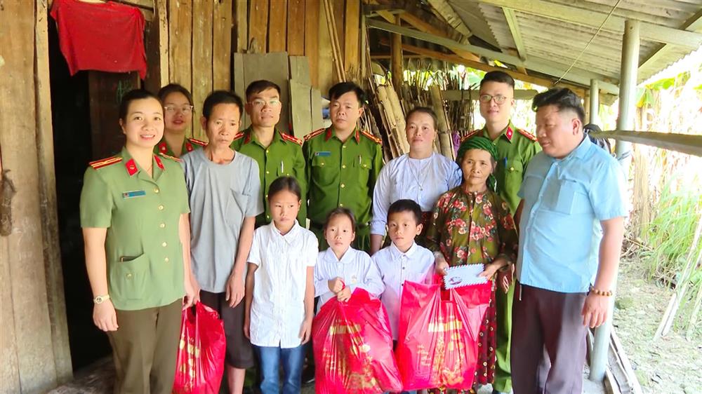 Những “cha nuôi” trên cao nguyên đá Hà Giang | Trường Cao Đẳng Cảnh Sát ...