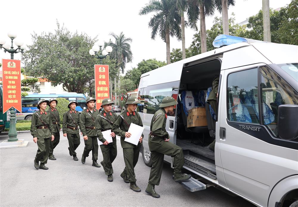 Công an các địa phương trên cả nước đồng loạt tổ chức Lễ giao nhận quân ...